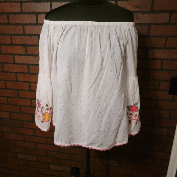 ivy jane | Tops | Ivy Jane Embroidered Sleeves And Be Worn Off The ...